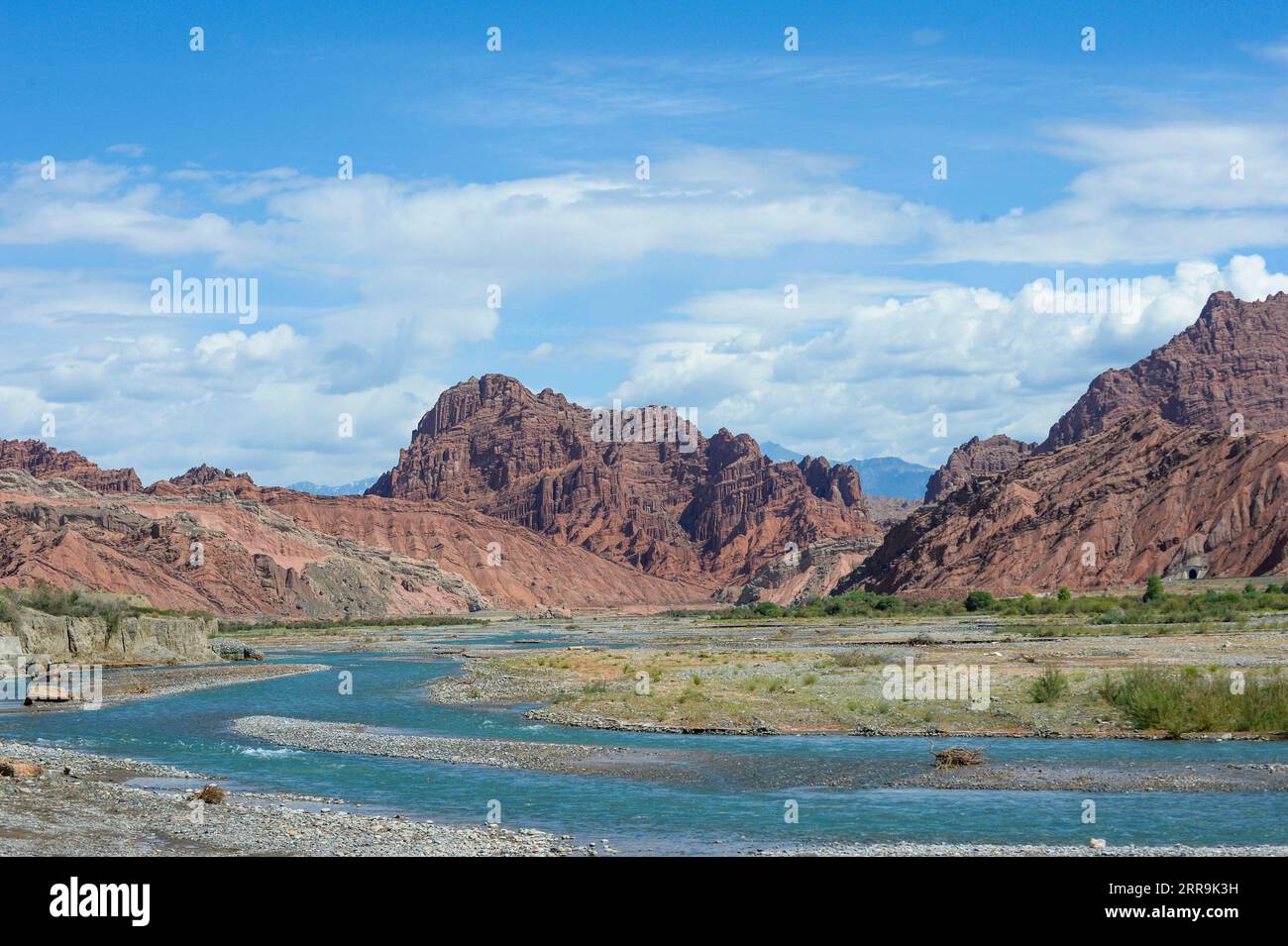 210620 -- KUQA, June 20, 2021 -- The scenery of Yardang landform is ...