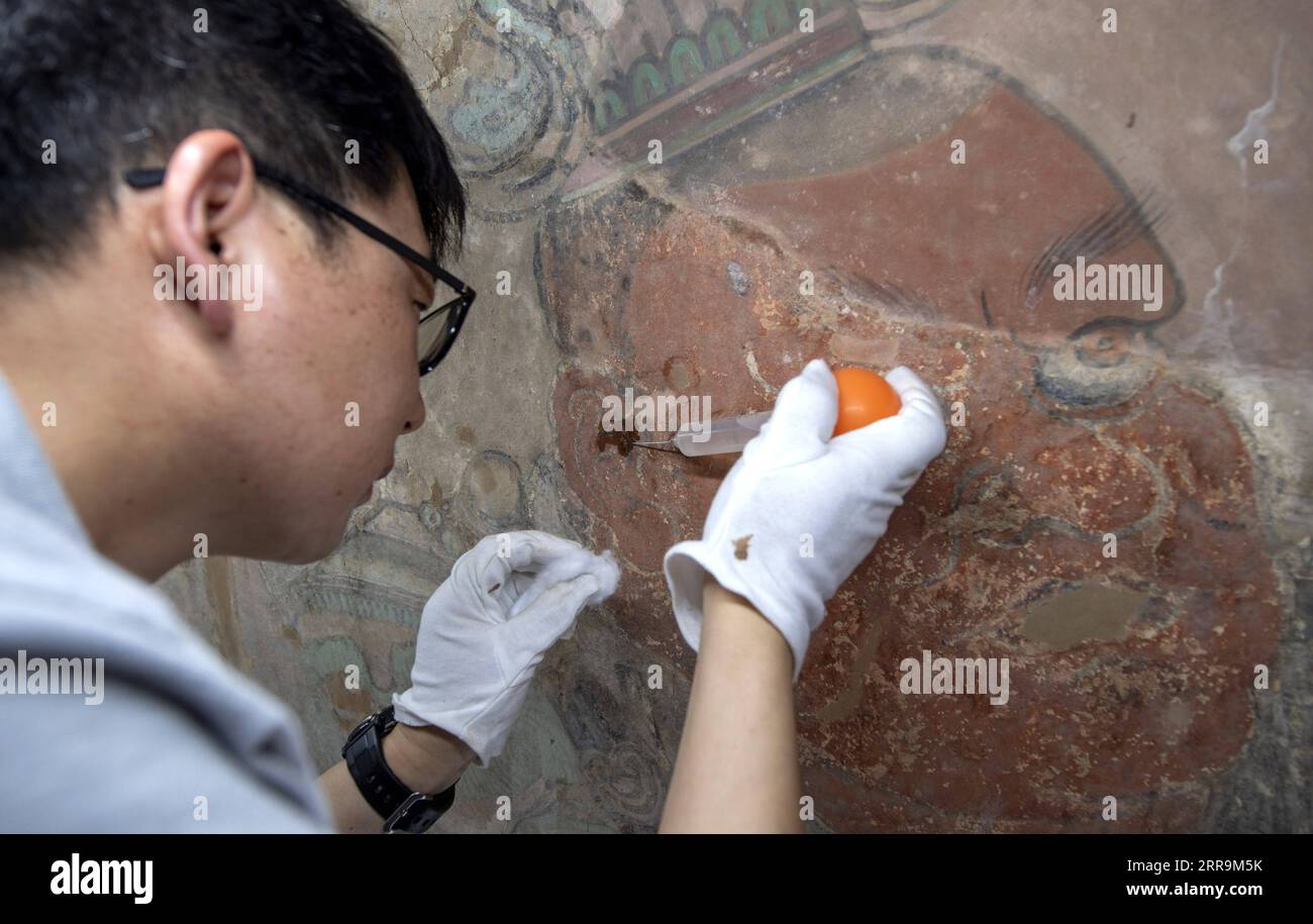 Chongyang palace hi-res stock photography and images - Alamy