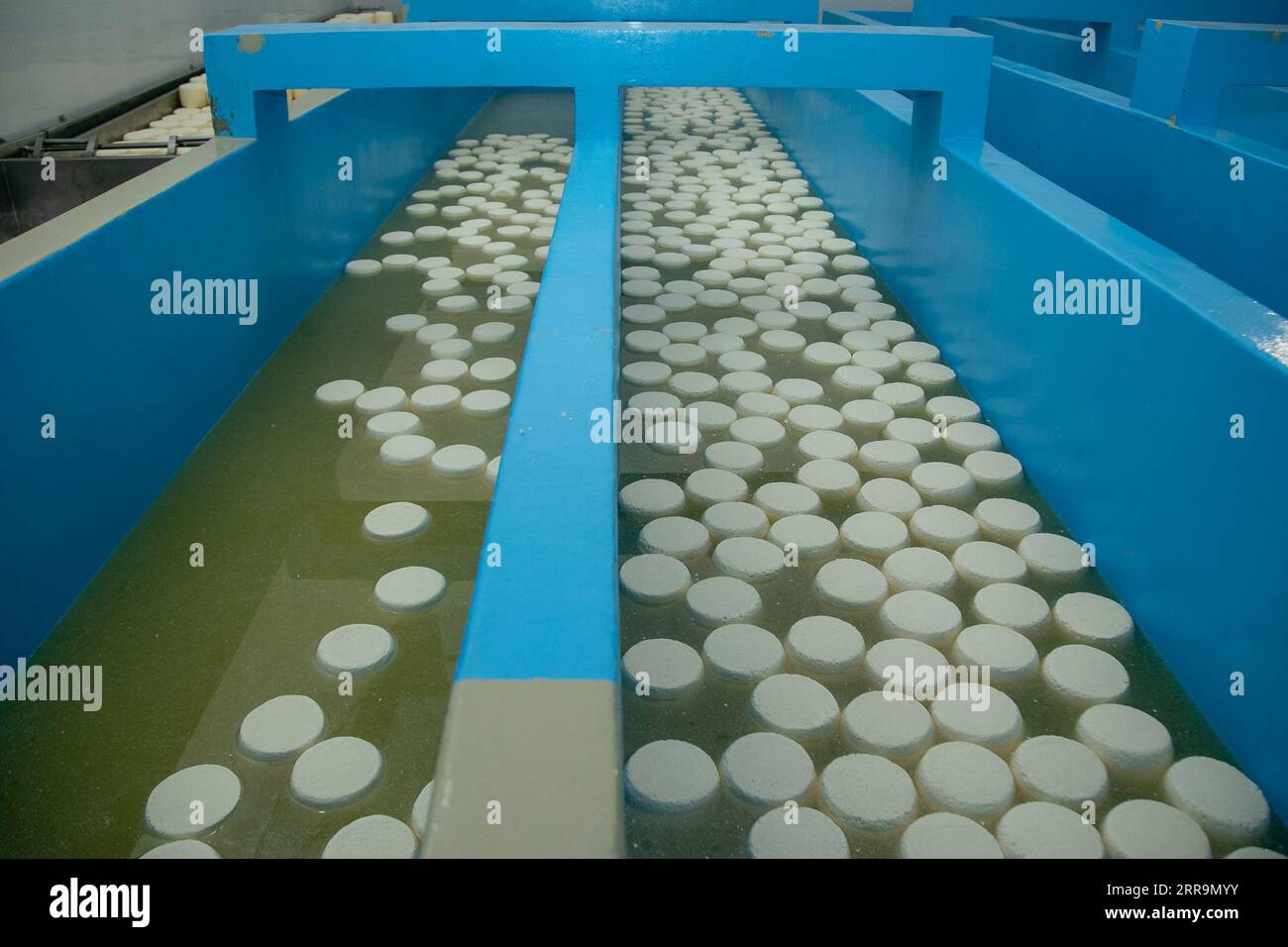 Stackable containers hi-res stock photography and images - Alamy