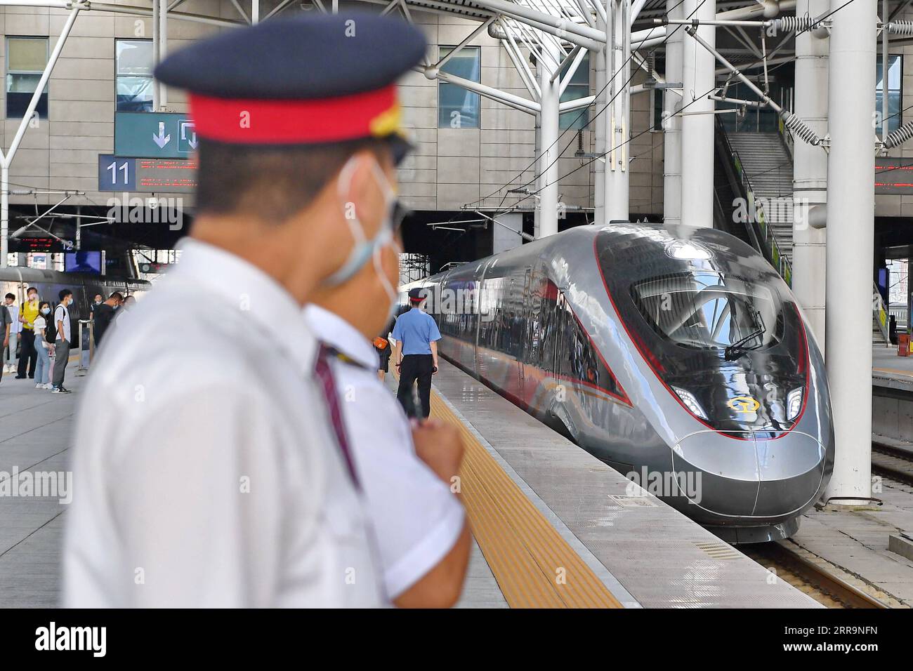 210625 -- CHANGCHUN, June 25, 2021 -- Train G916, a Fuxing intelligent ...