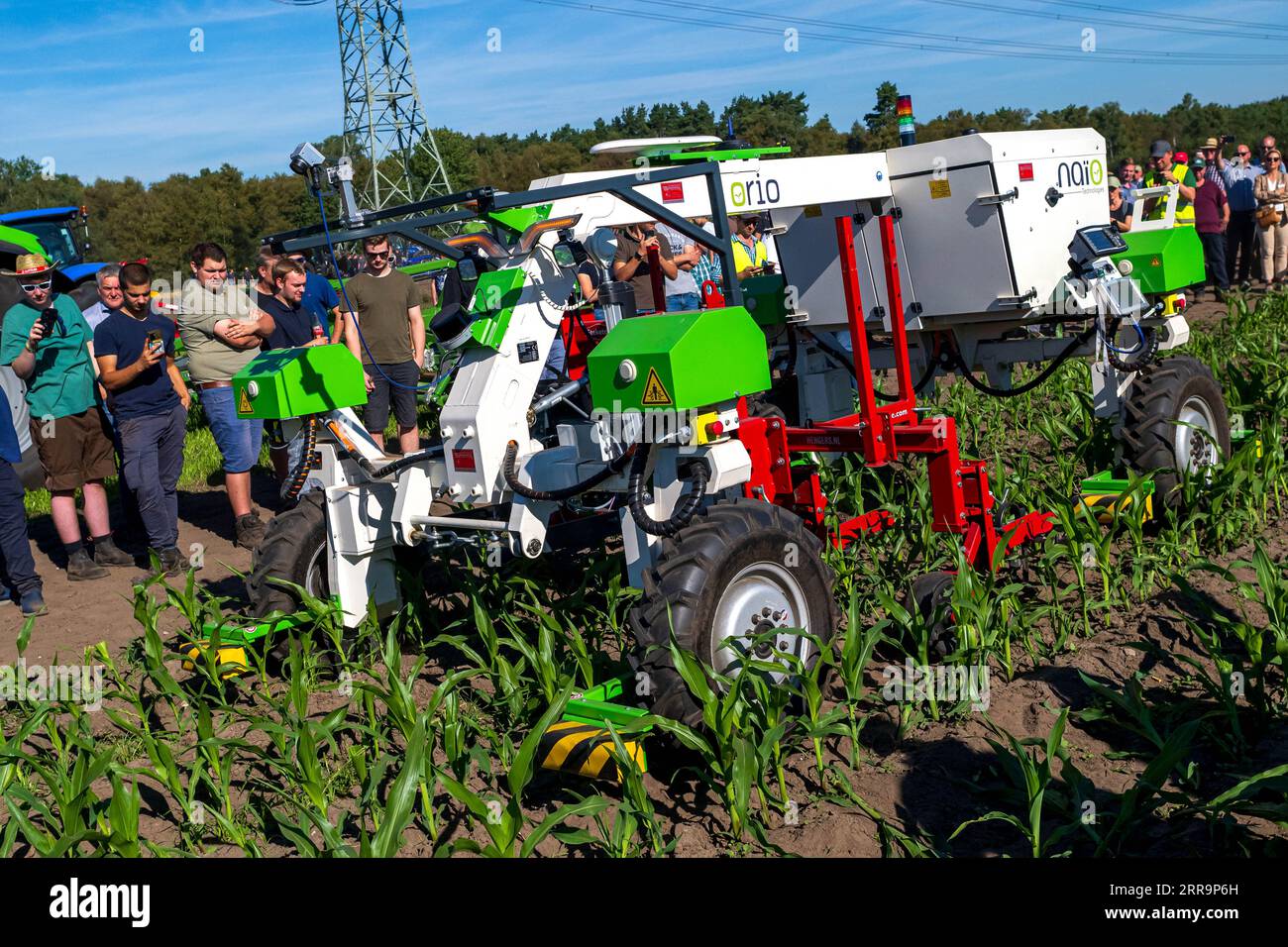 Robot machine sowing hi-res stock photography and images - Alamy