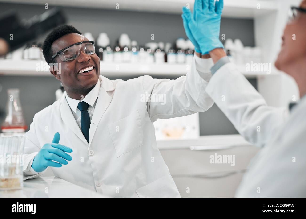 Science teamwork high five hi-res stock photography and images - Alamy