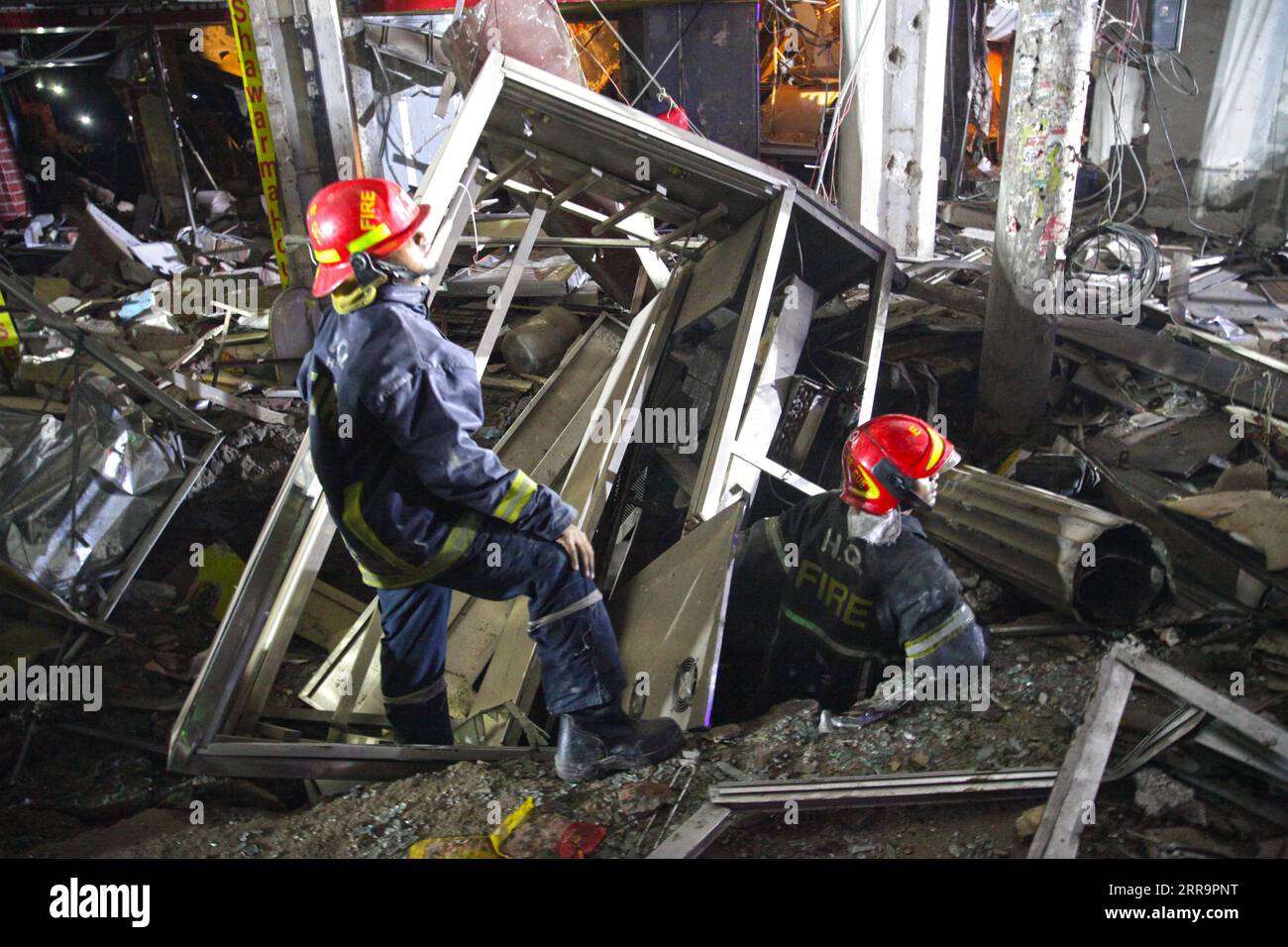 210627 -- DHAKA, June 27, 2021 -- Rescuers search for survivors at the ...