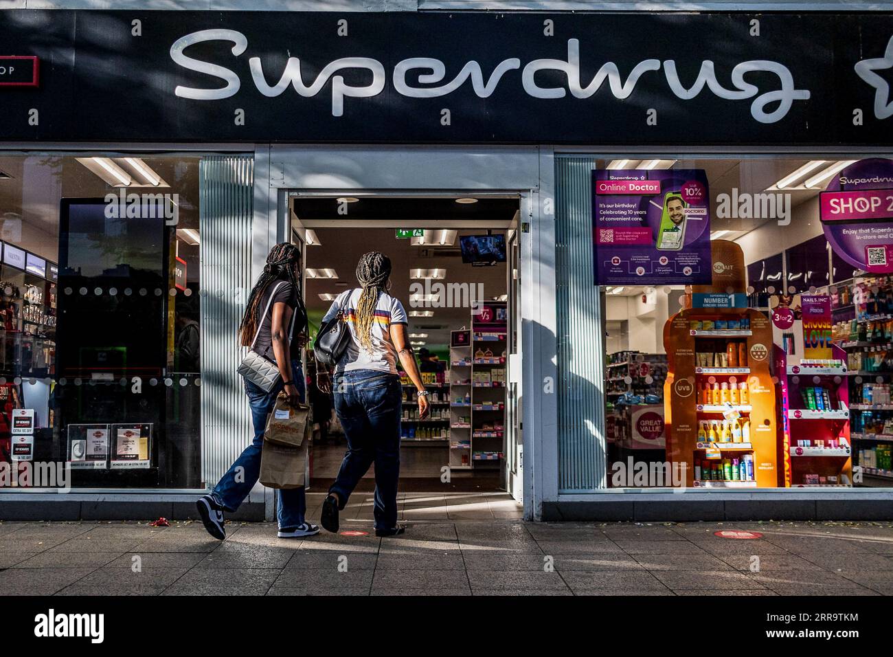 Superdrug sign and logo hi-res stock photography and images - Alamy