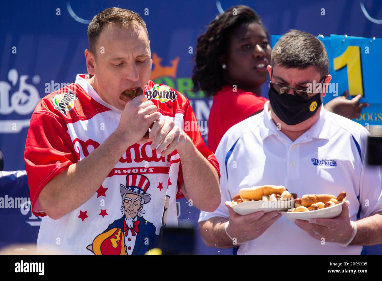 210705 -- NEW YORK, July 5, 2021 -- Joey Chestnut L competes in a hot ...