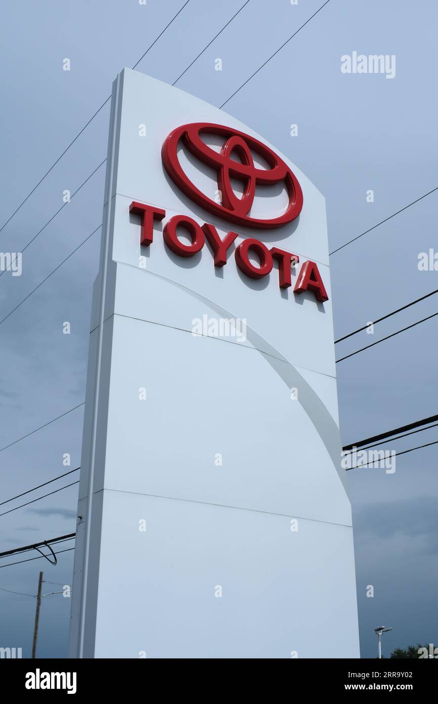 Toyota sign hi-res stock photography and images - Alamy