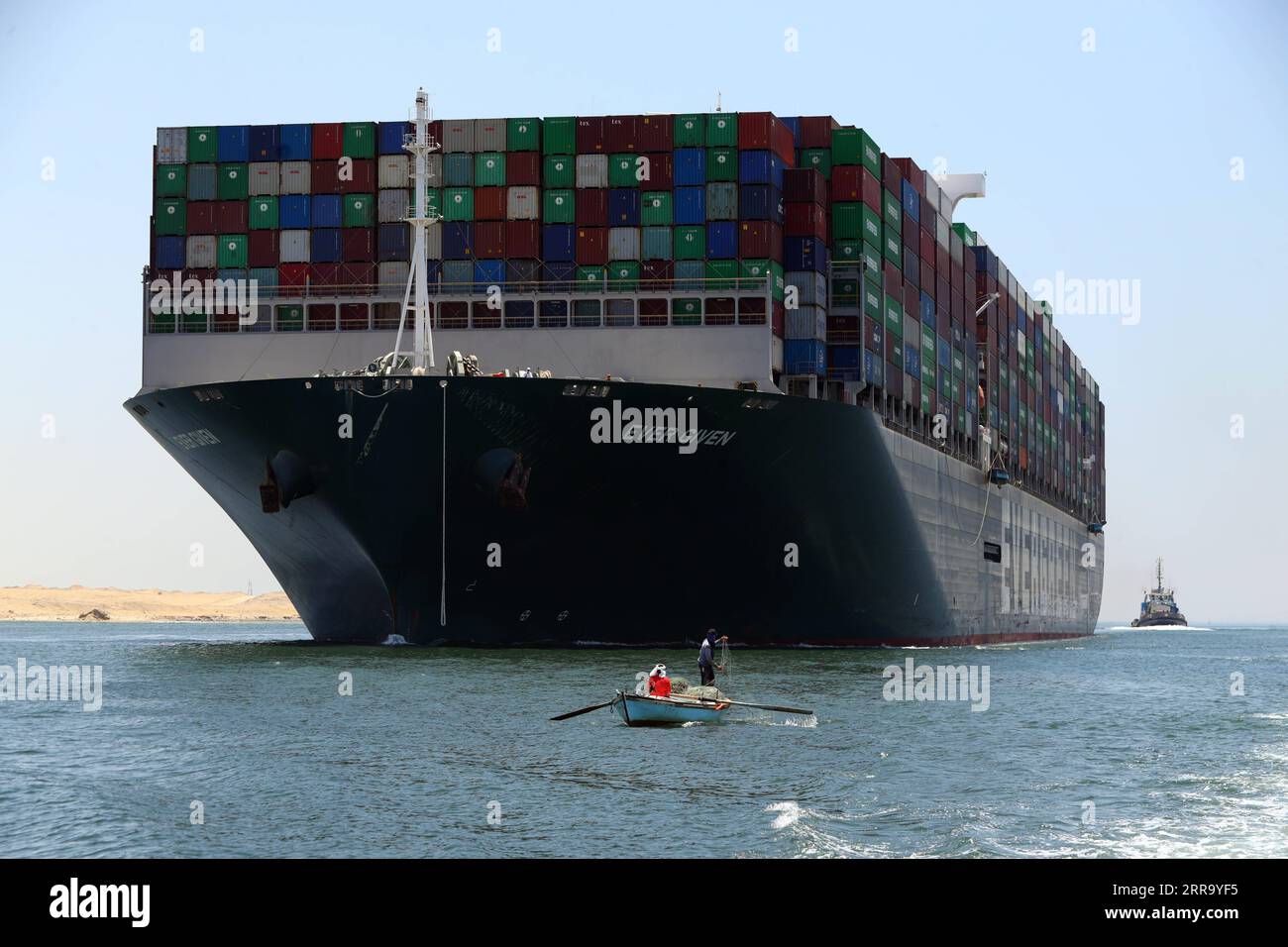 Suez canal between ismailia and egypt hi-res stock photography and ...