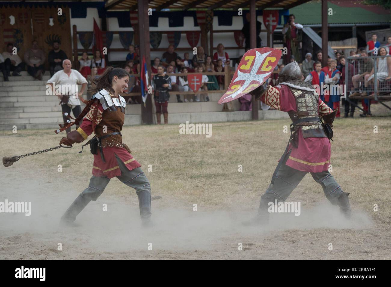 Medieval fight hi-res stock photography and images - Alamy