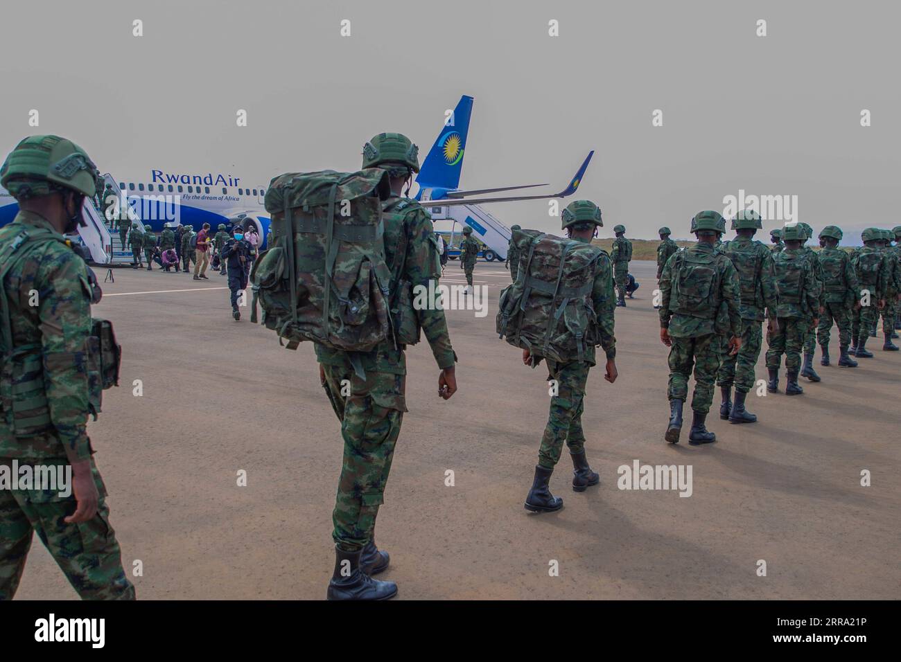 210711 -- KIGALI, July 11, 2021 -- Rwandan army and police personnel ...