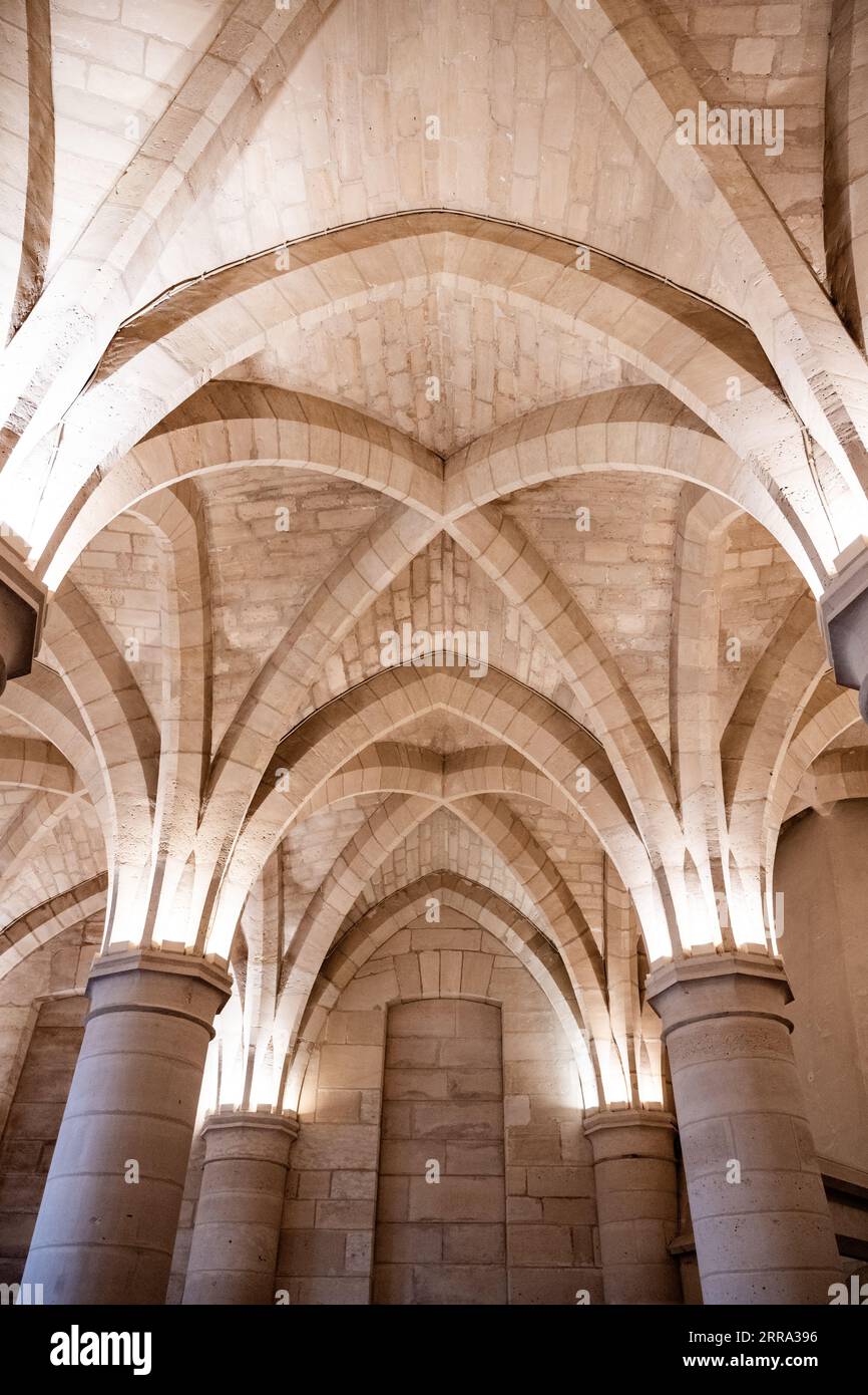 Gothic ceiling of main hall in Conciergerie, former courthouse and ...
