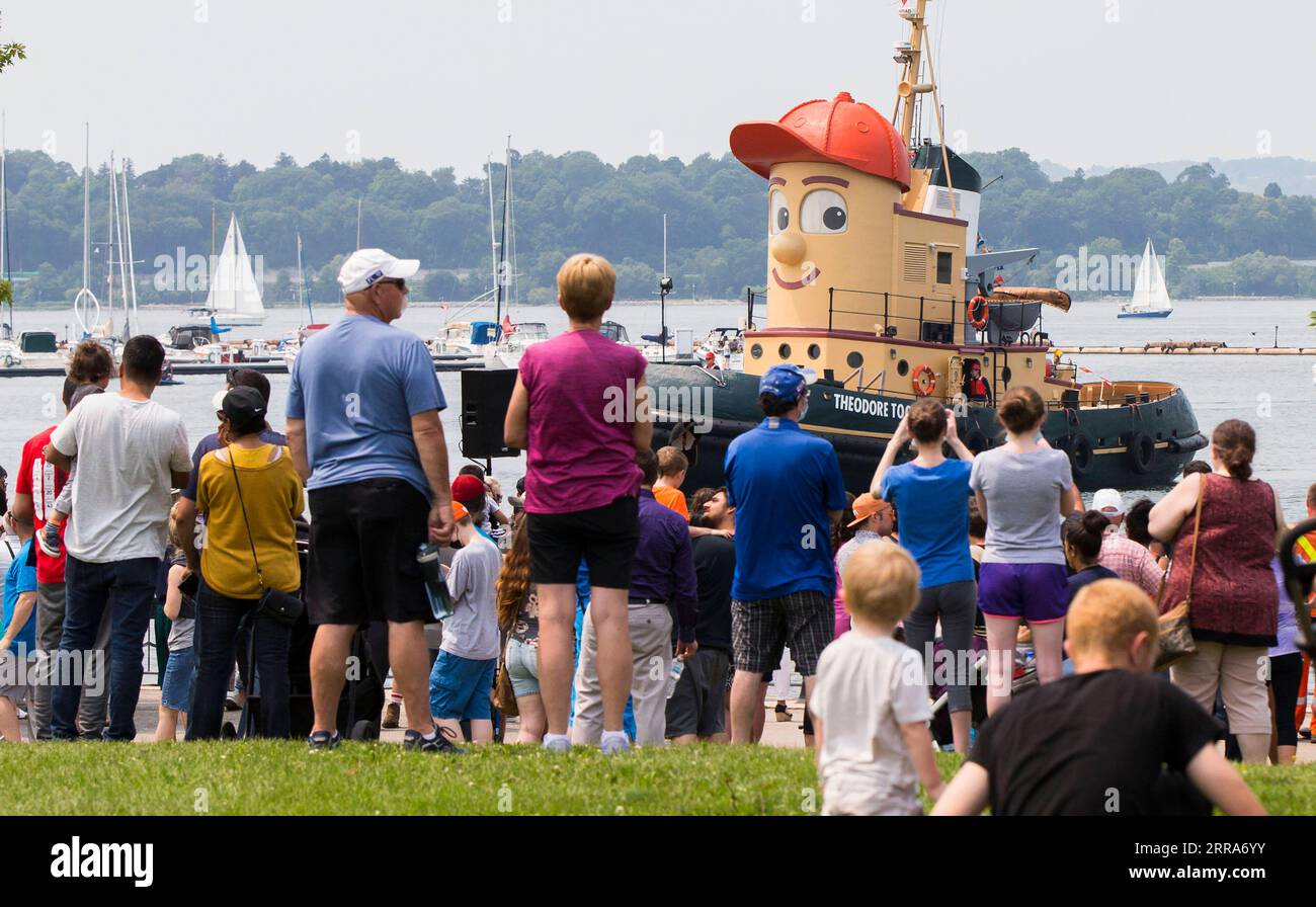 210718 -- HAMILTON CANADA, July 18, 2021 -- People welcome the tugboat ...