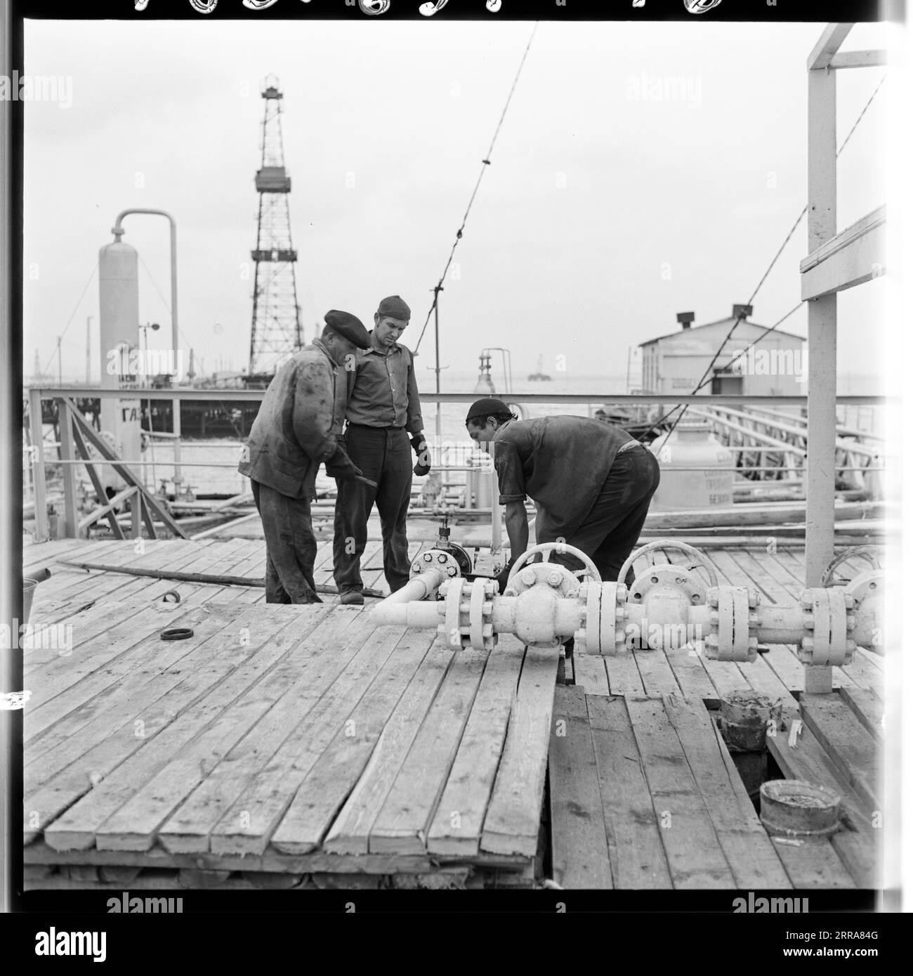***OCTOBER 21, 1971 FILE PHOTO***Rich deposits of oil at the bottom of ...
