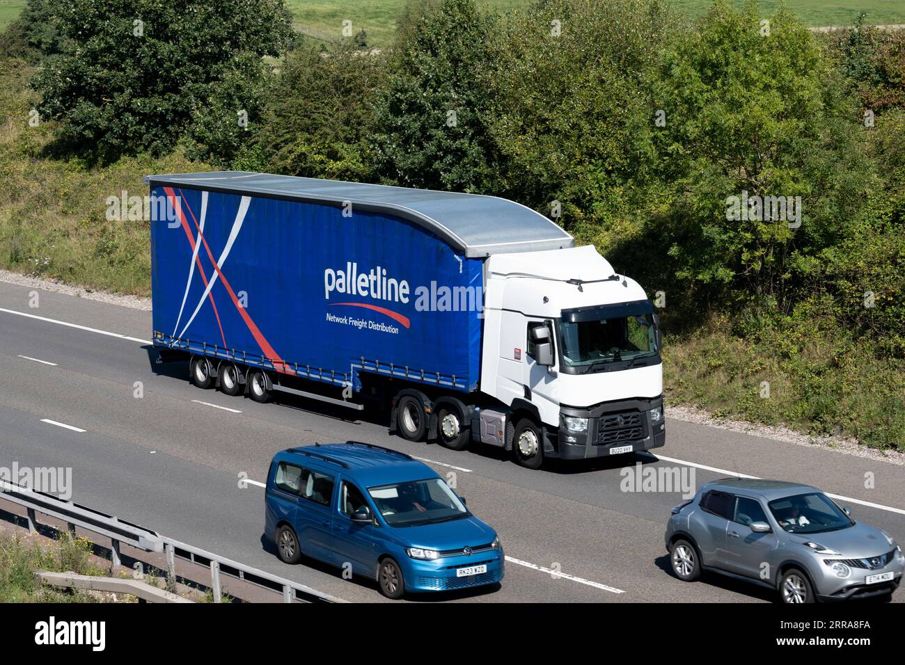 A Palletline lorry on the M40 motorway, Warwickshire, UK Stock Photo ...