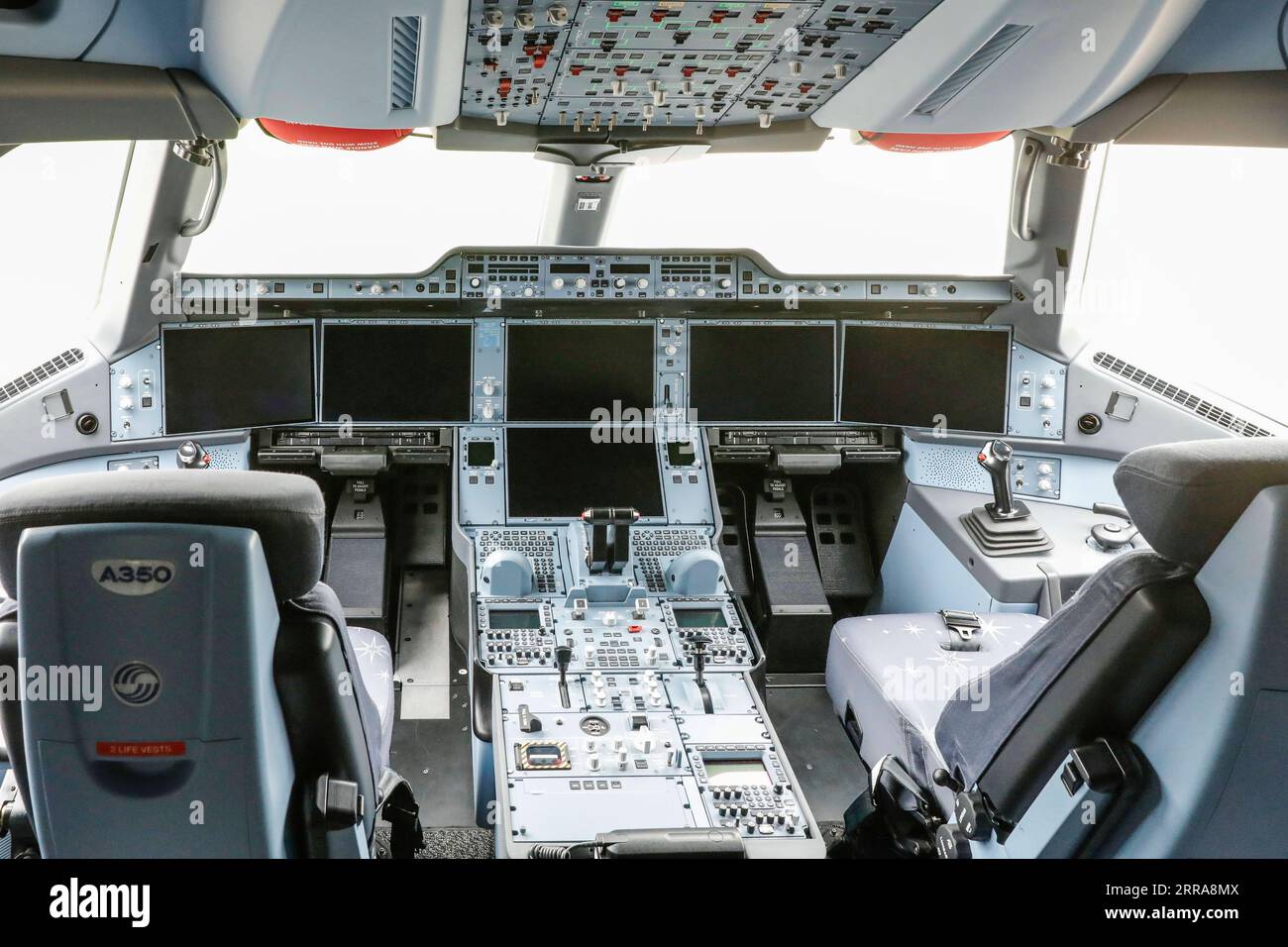 Airbus a350 aircraft hi-res stock photography and images - Alamy