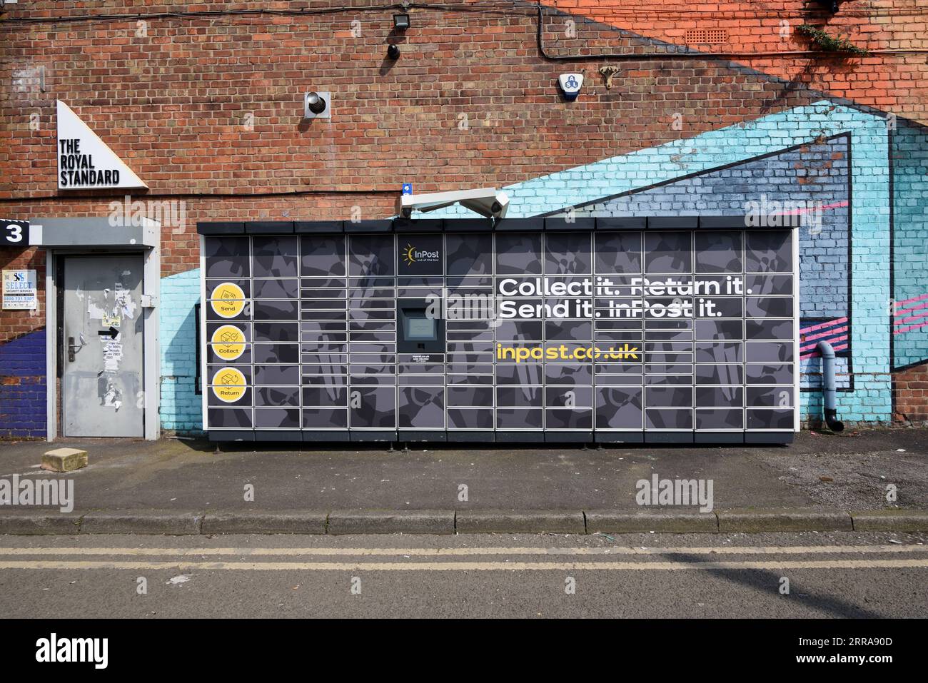 Automated parcel machines hi-res stock photography and images - Alamy