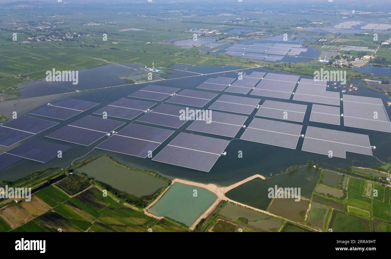 China floating solar farm hi-res stock photography and images - Alamy