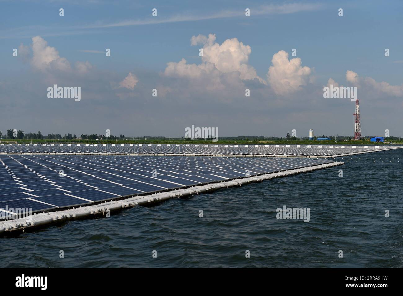 China floating solar farm hi-res stock photography and images - Alamy