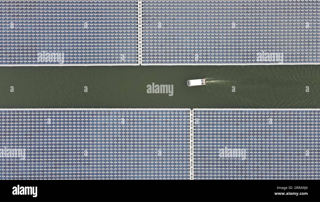 China floating solar farm hi-res stock photography and images - Alamy