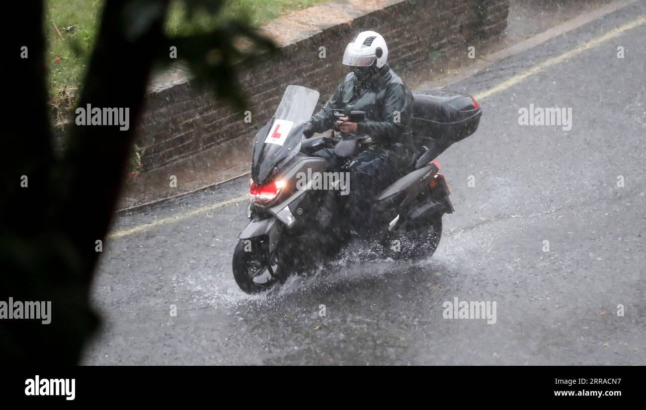 London flooding 2021 hi-res stock photography and images - Alamy