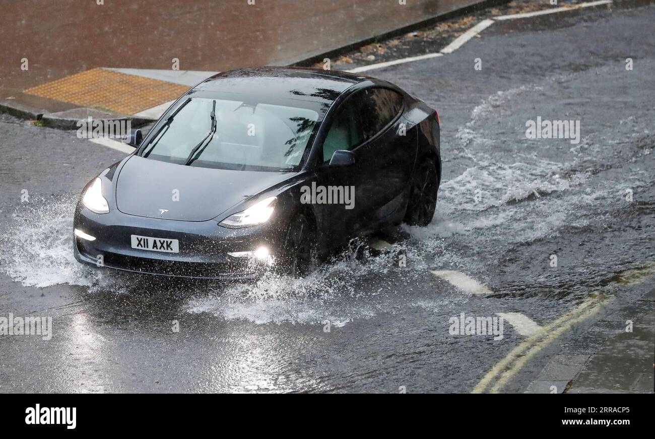 London flooding 2021 hi-res stock photography and images - Alamy