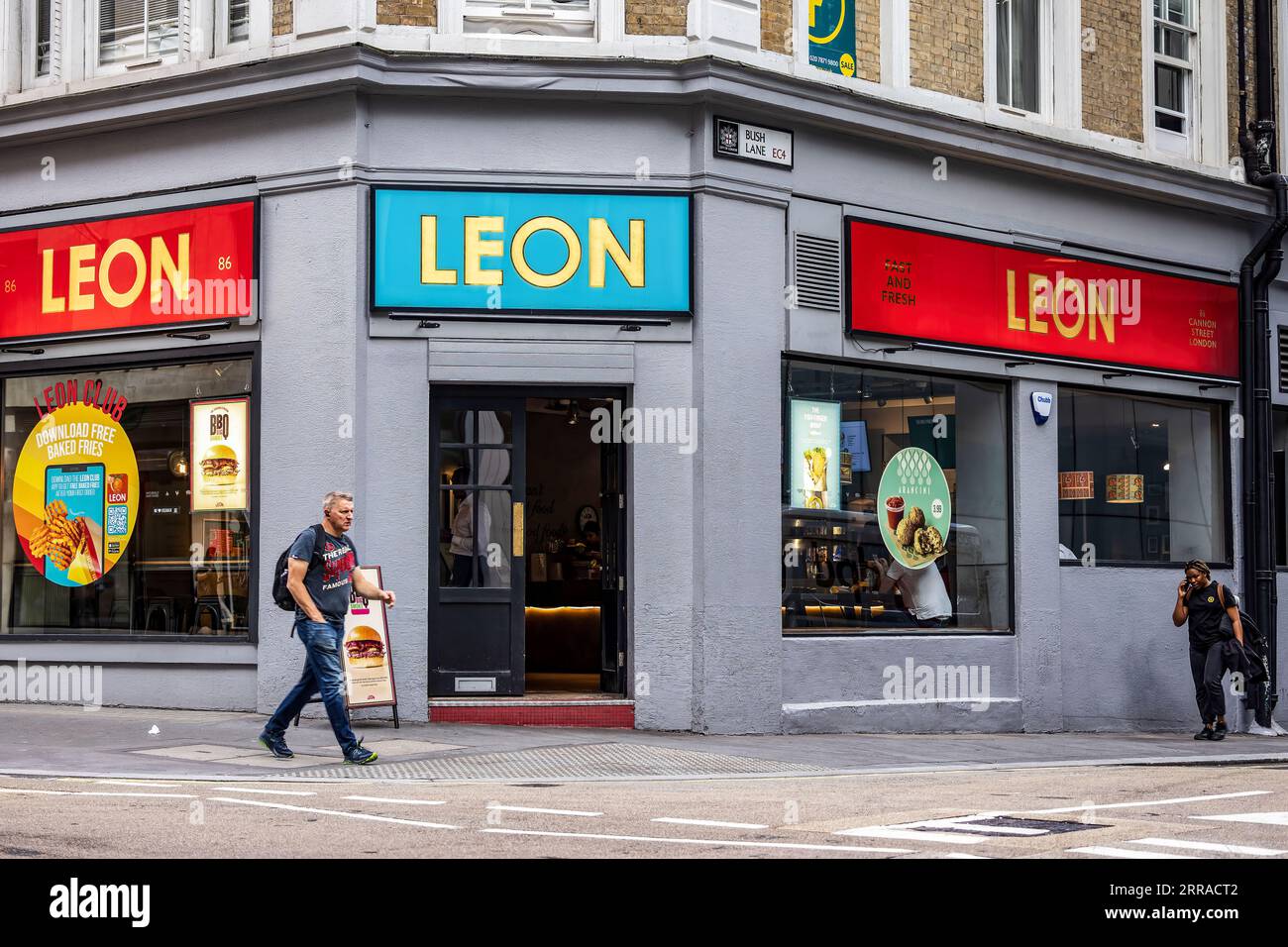 Leon food chain hi-res stock photography and images - Alamy