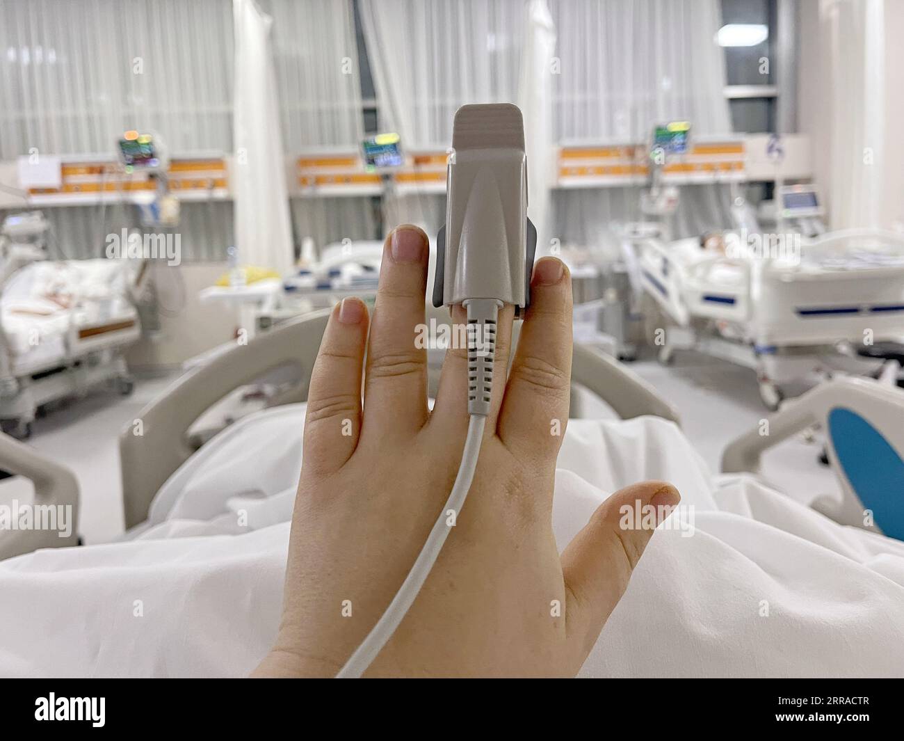 Pulse oximetry hi-res stock photography and images - Alamy