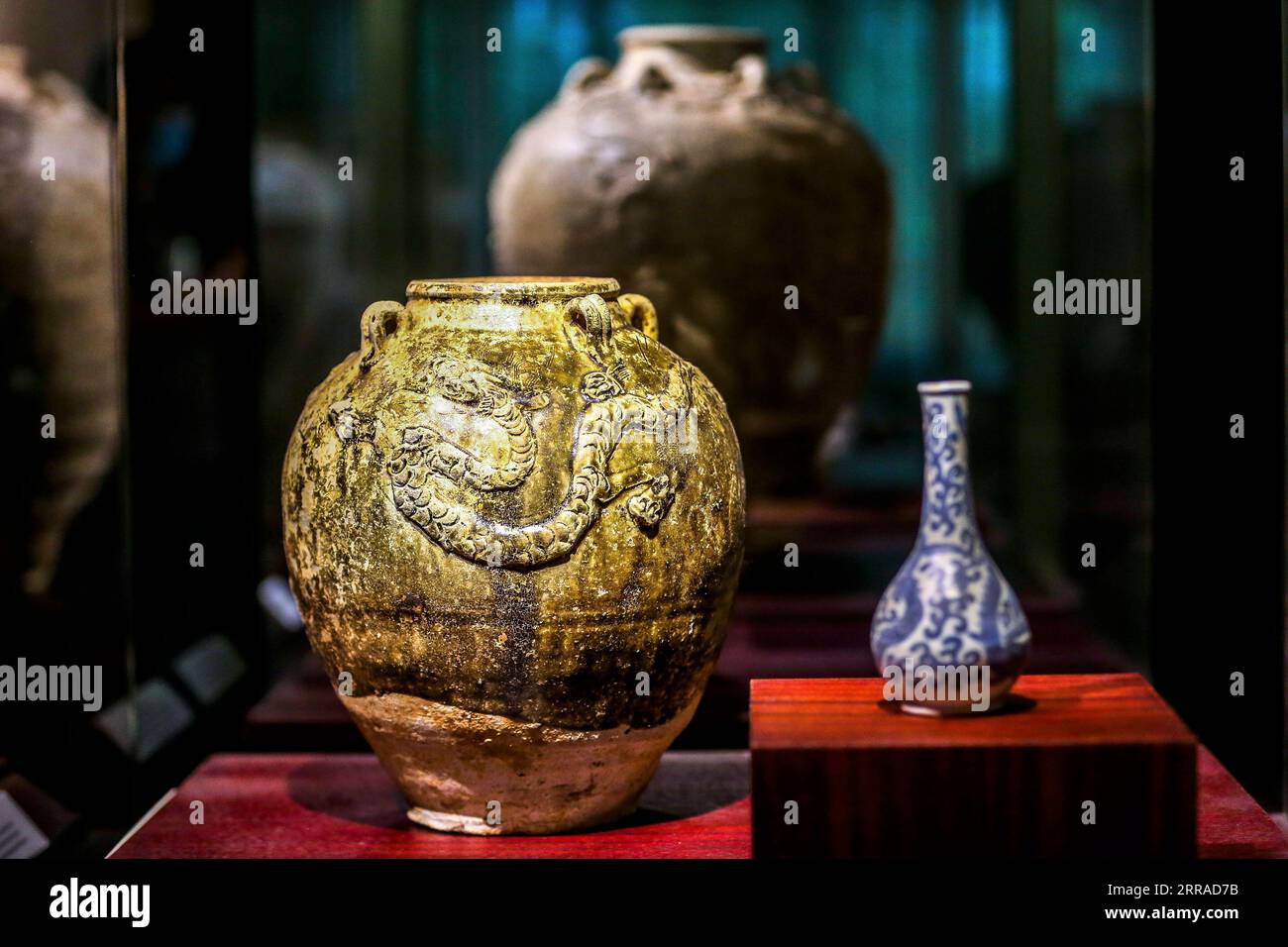 Philippines ceramics hi-res stock photography and images - Alamy