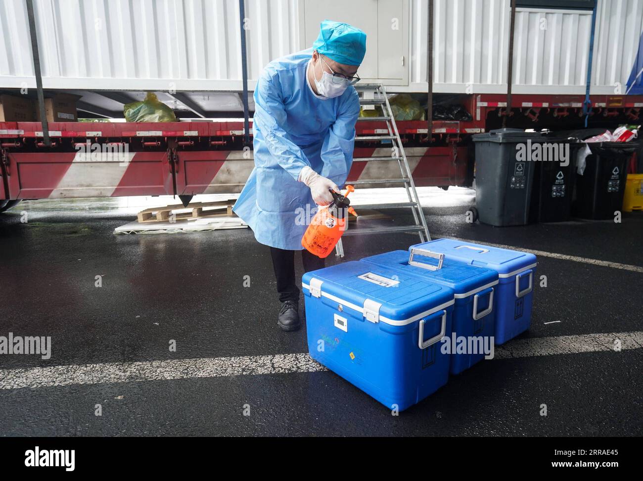 Sample boxes hi-res stock photography and images - Alamy