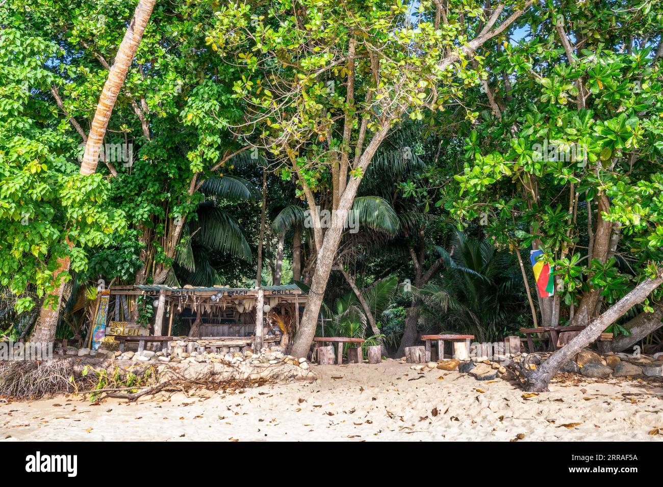 Tropical beach bar hi-res stock photography and images - Alamy