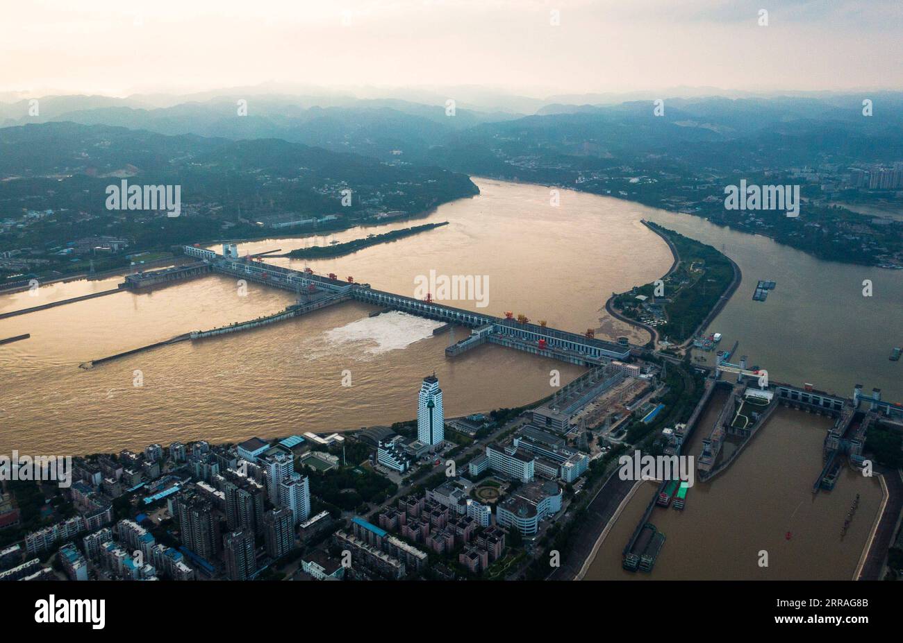 Gezhouba dam hi-res stock photography and images - Alamy
