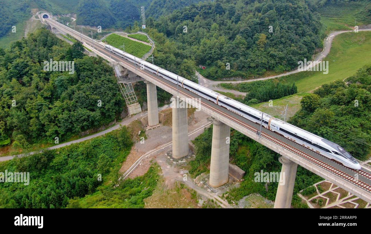 World no 1 bridge hi-res stock photography and images - Alamy