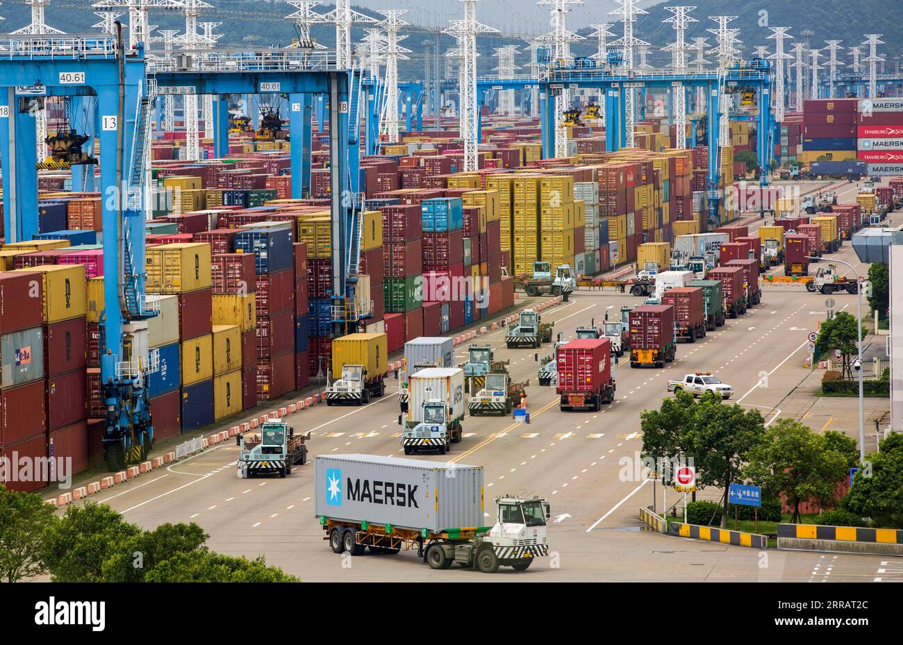 China zhejiang port throughput hi-res stock photography and images - Alamy
