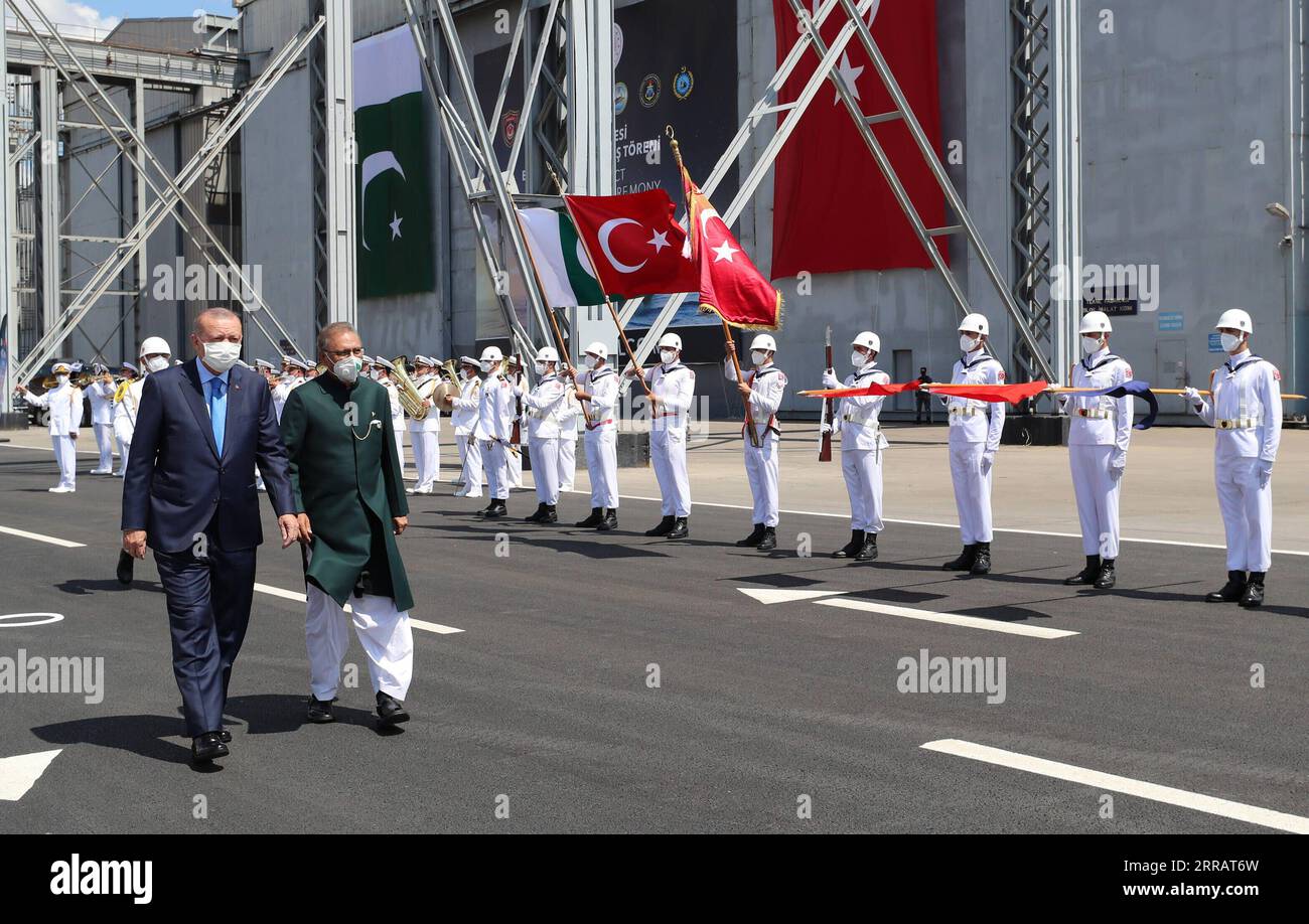 News Bilder des Tages 210815 -- ISTANBUL, Aug. 15, 2021 -- Turkish ...
