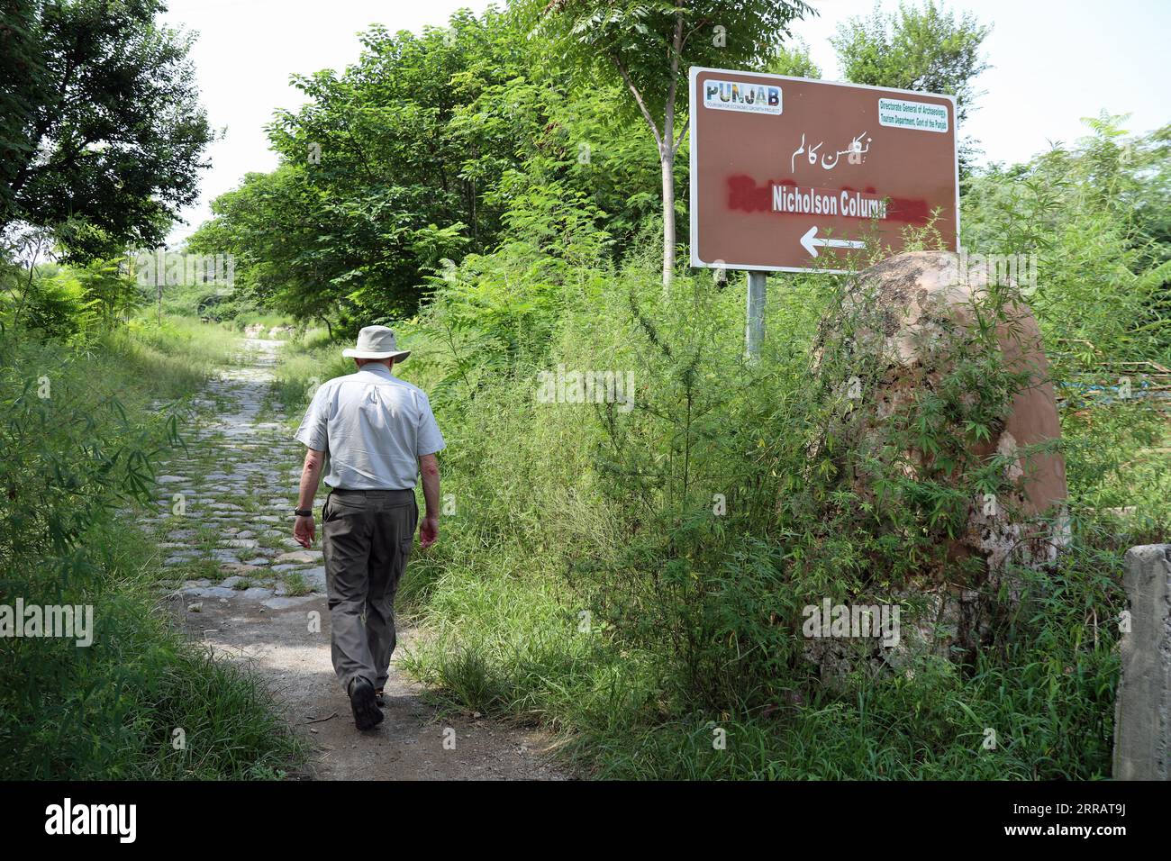 Tourist walking to the Nicholson Column in Pakistan Stock Photo - Alamy