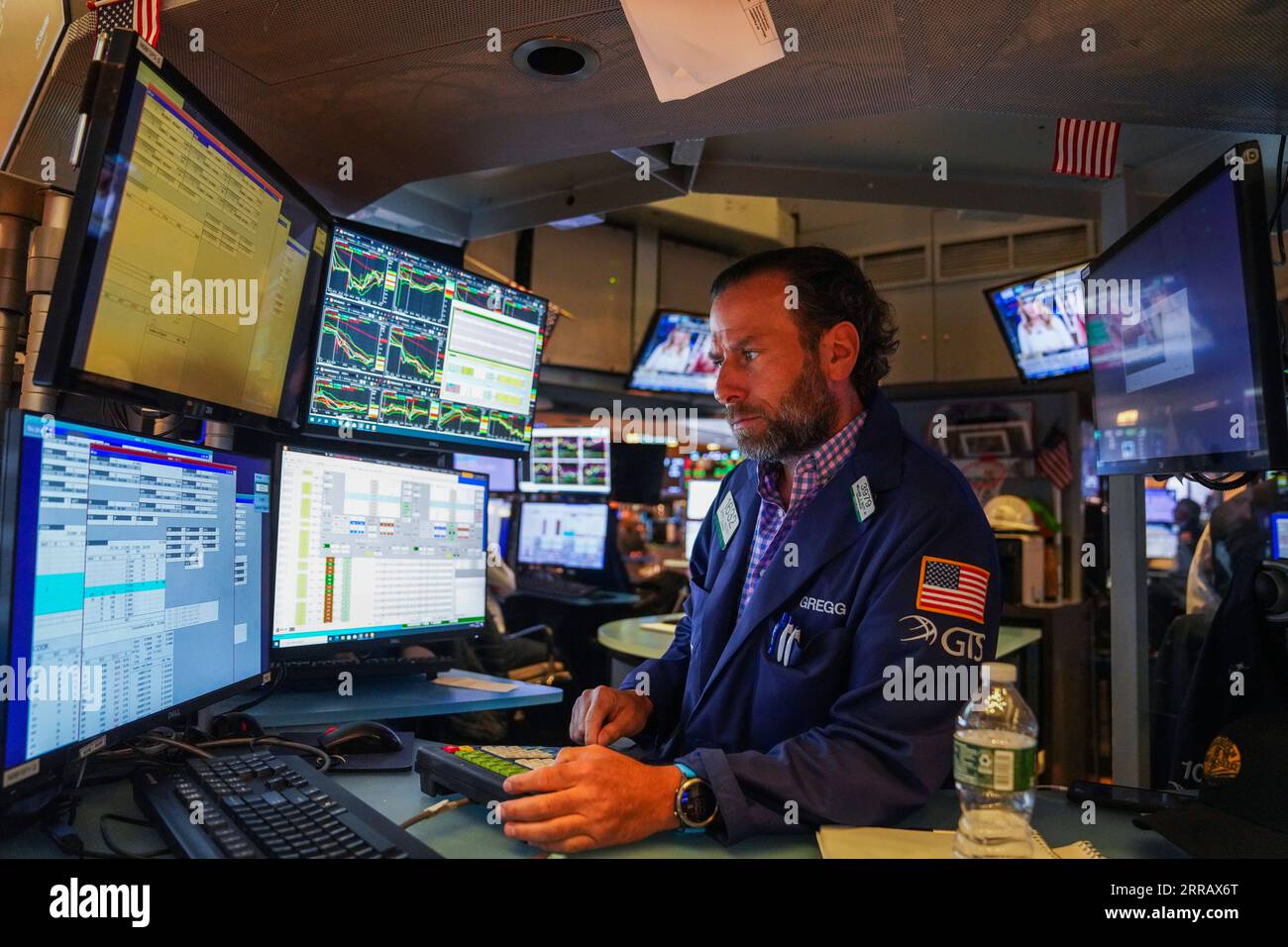 New york exchange traders floor 2021 hi-res stock photography and ...