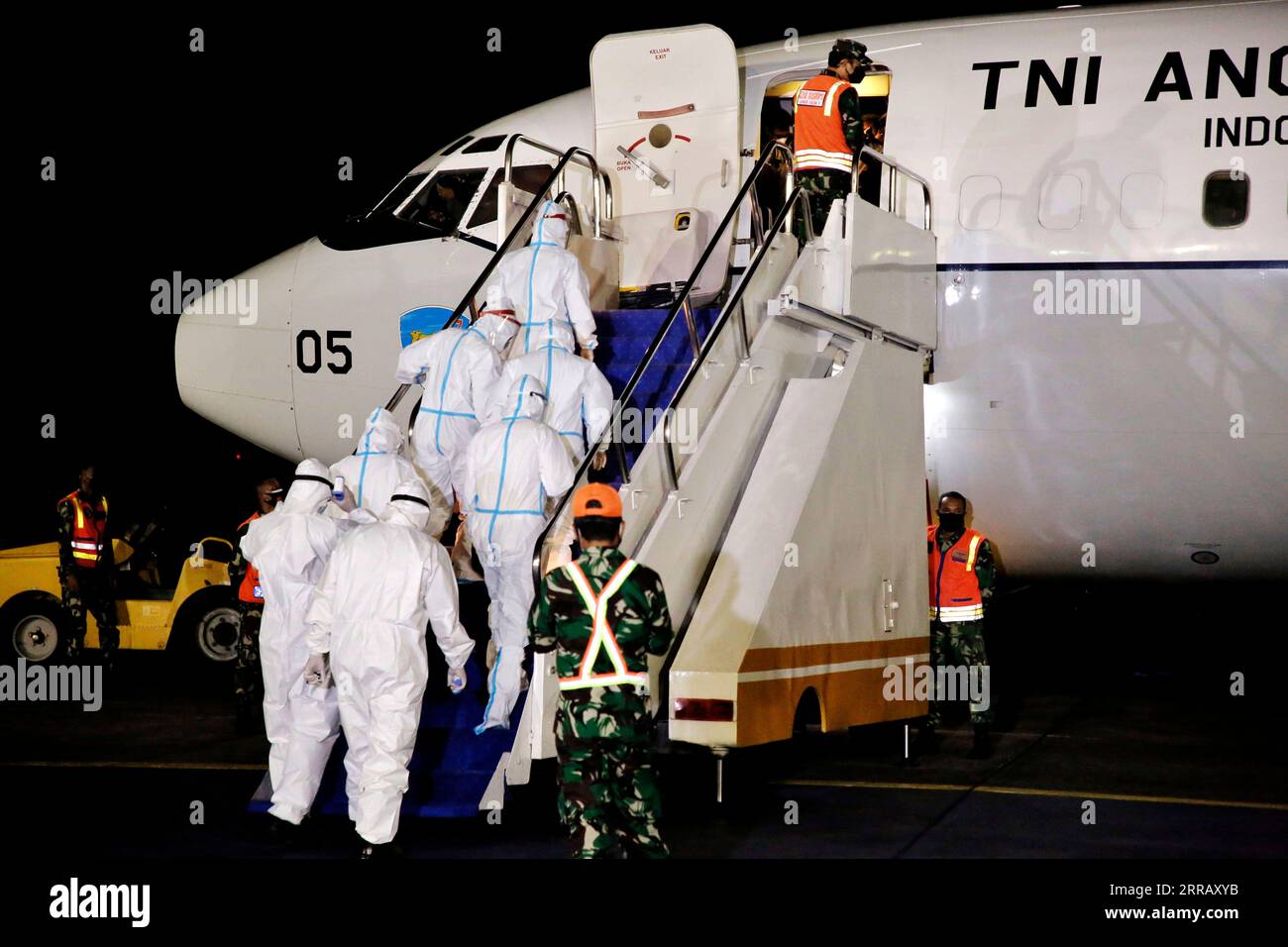 Filipinos social media hi-res stock photography and images - Alamy