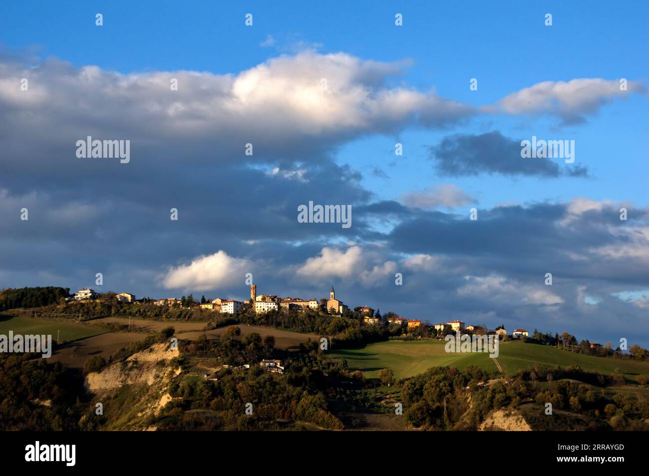 Alberi di collina hi-res stock photography and images - Alamy