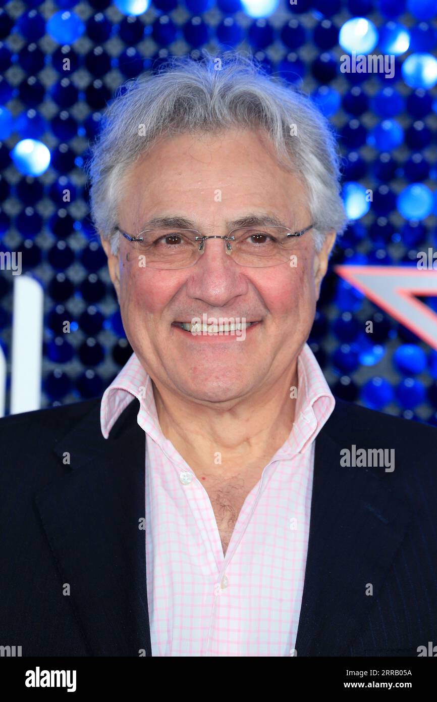 John suchet hi-res stock photography and images - Alamy
