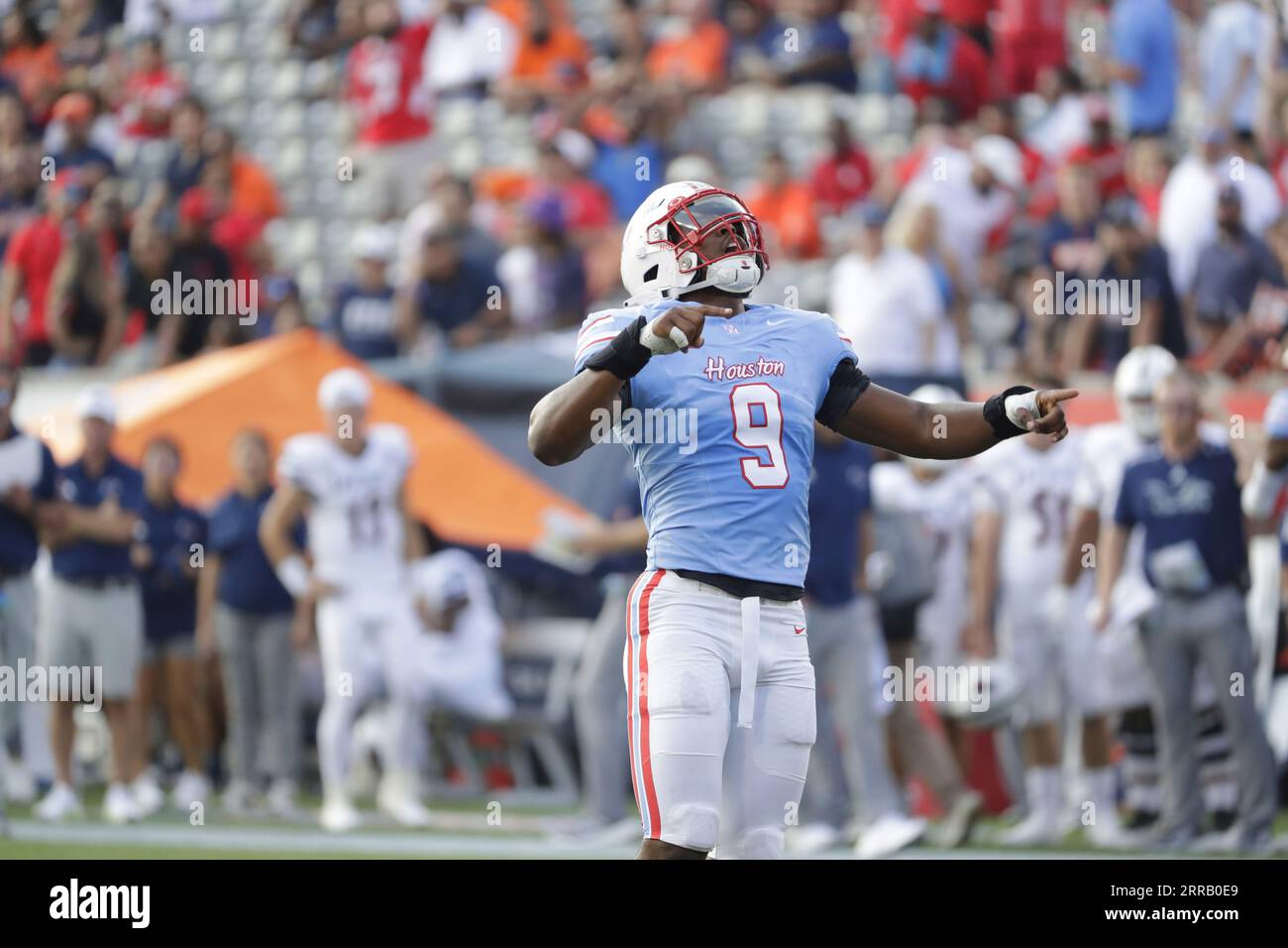 Houston defensive lineman Nelson Ceaser (9) during the first half of an ...