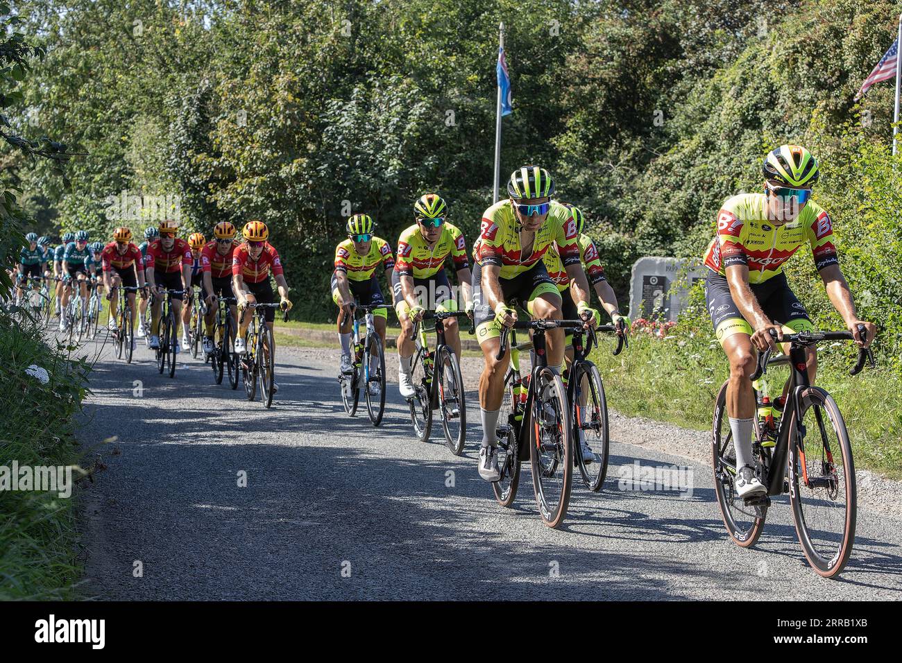 The 2023 Tour of Britain cycle race passes the war memorial for ...