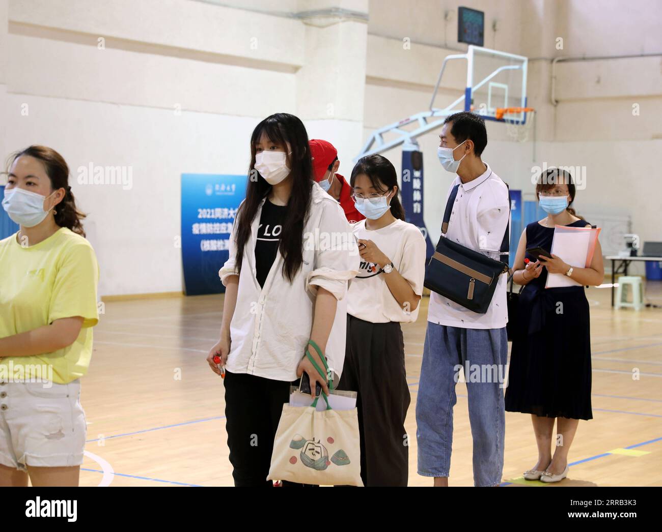 Newcomer in school hi-res stock photography and images - Alamy