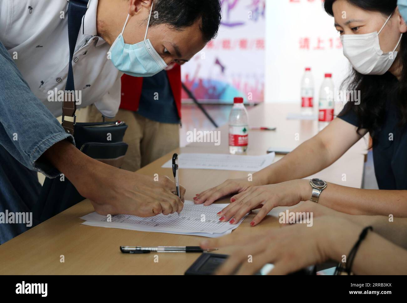 Newcomer in school hi-res stock photography and images - Alamy