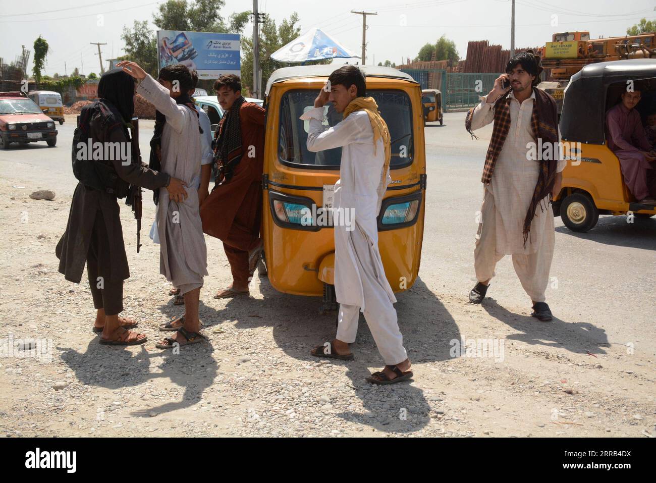 Afghanistan, Taliban errichten Checkpoints in Jalalabad 210831 ...