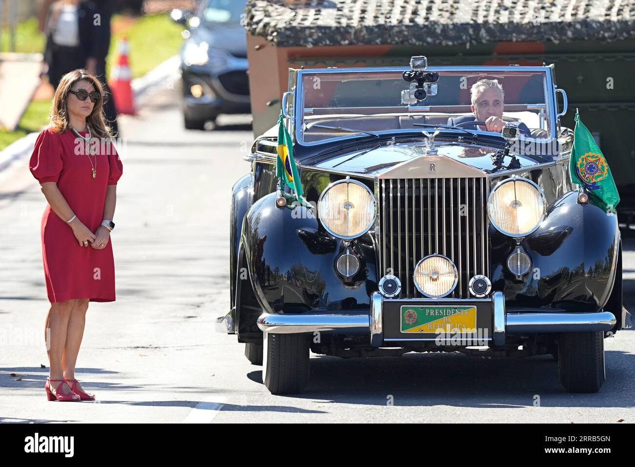 First lady Rosangela da Silva waits for Brazilian President Luiz Inacio ...