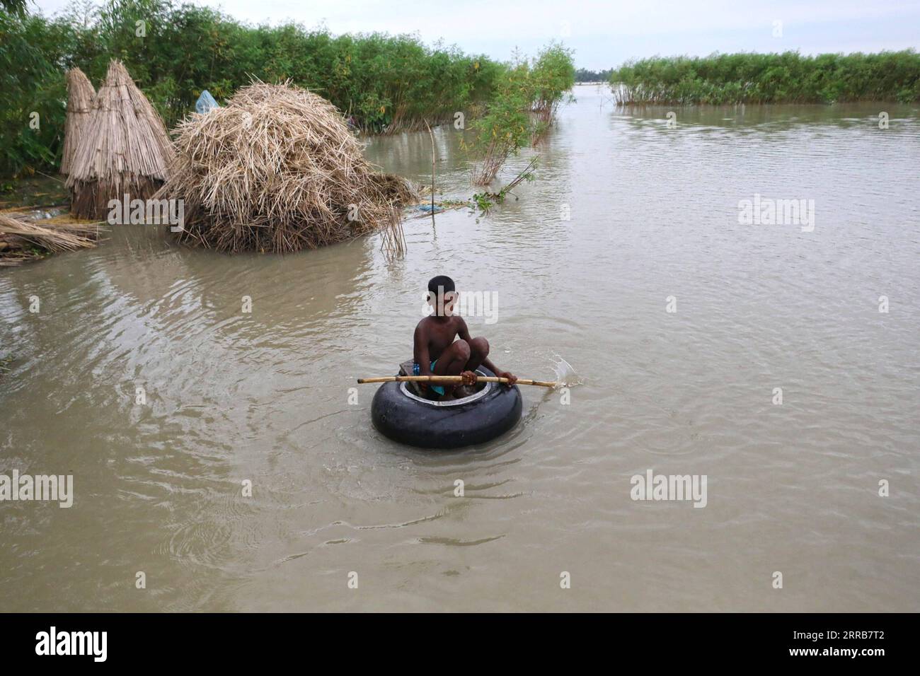Bangladesh flooding raft hi-res stock photography and images - Alamy