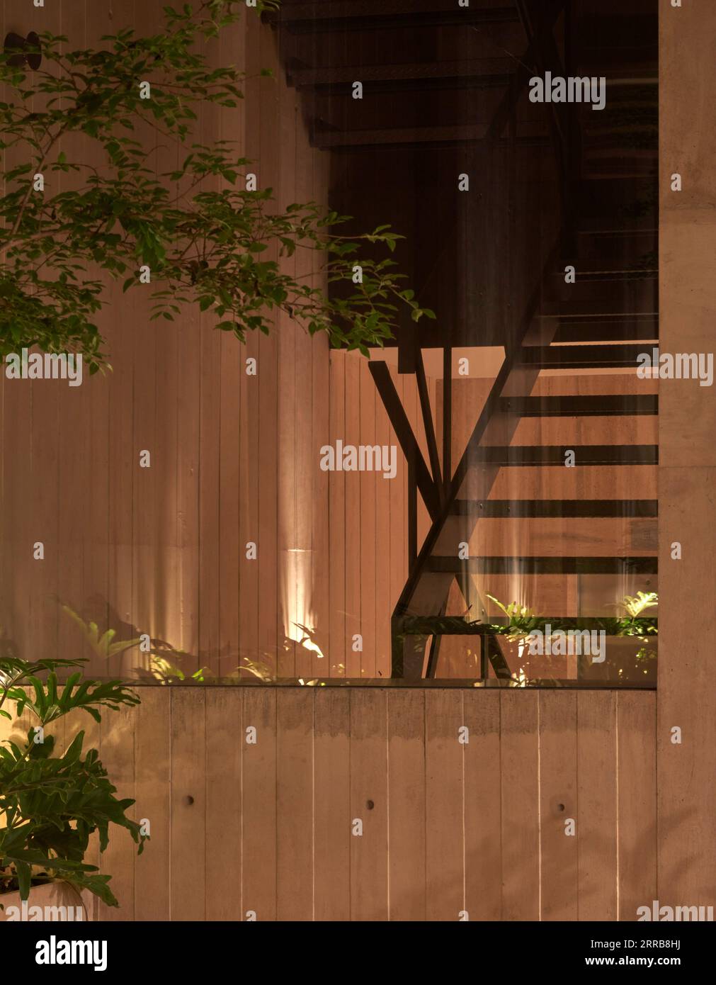 View from rear courtyard to communal staircase. Edificio Temístocles ...