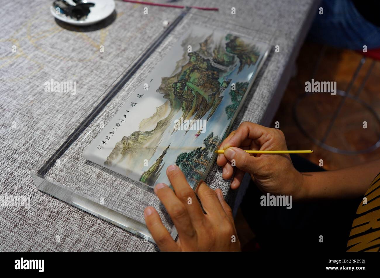 Raduating hi-res stock photography and images - Alamy