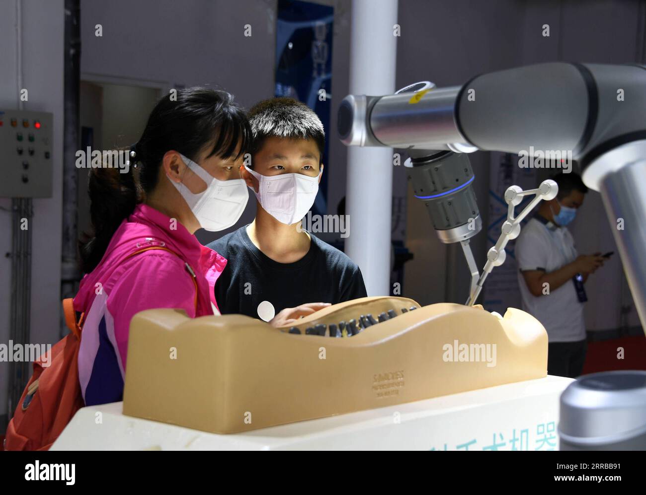 210912 -- BEIJING, Sept. 12, 2021 -- Visitors view an orthopedic ...