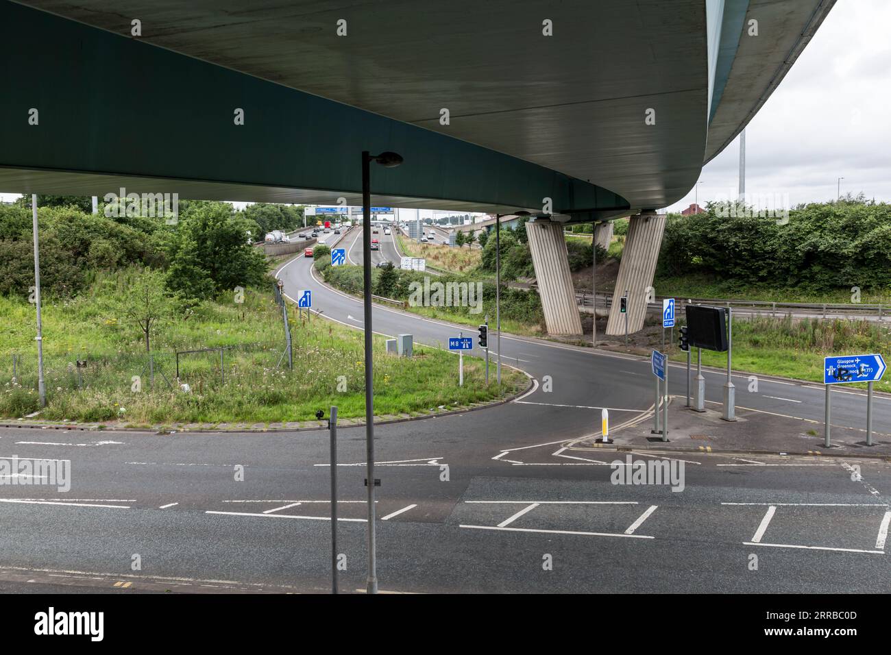 Under underneath motorway flyover flyovers fly over overs hi-res stock ...