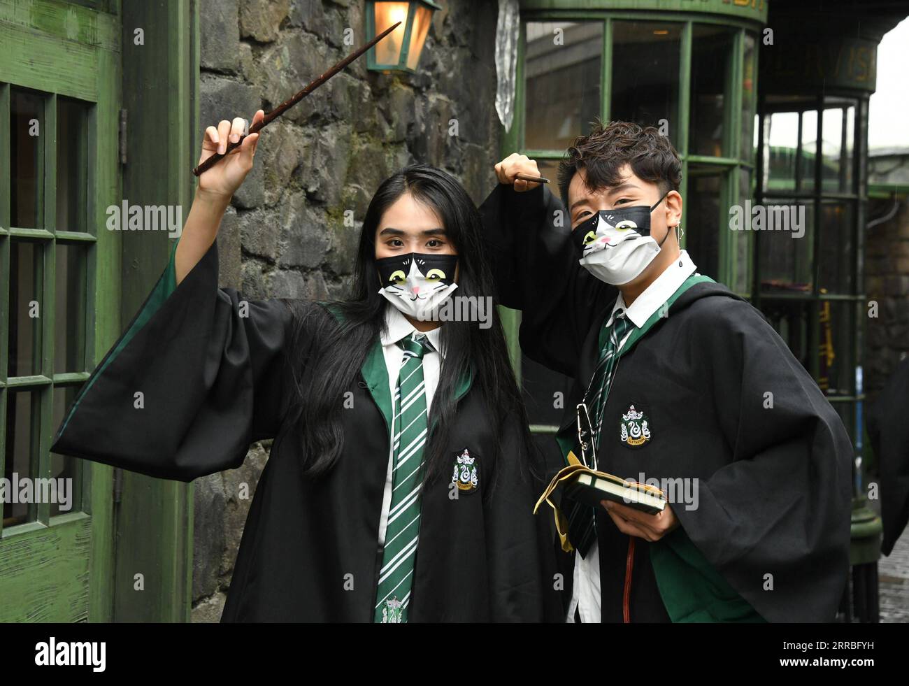 210920 -- BEIJING, Sept. 20, 2021 -- Tourists visit the Wizarding World ...